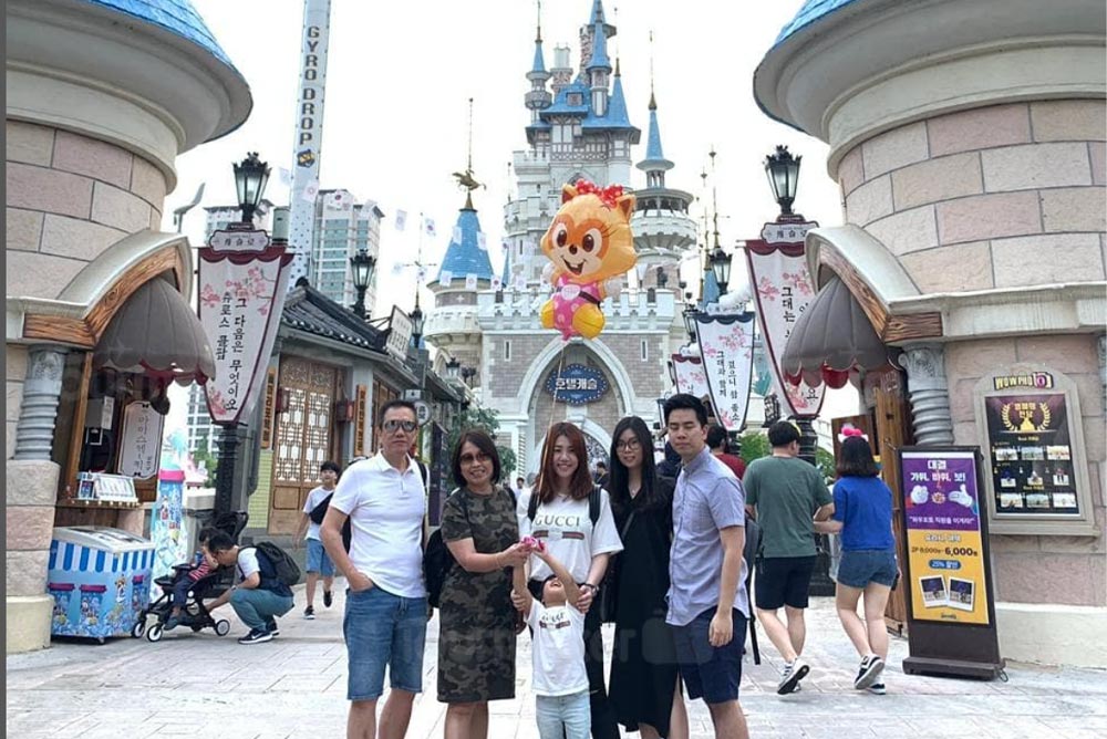 private Lotte World Round Trip Transfer + All Day Pass – Tourmaker